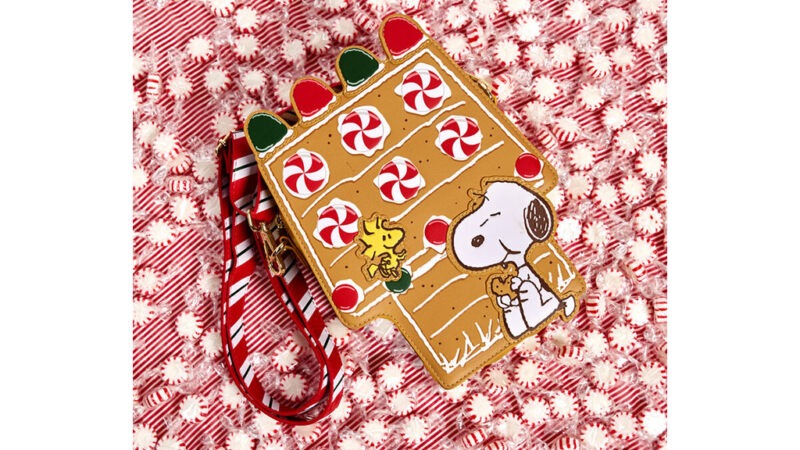 PEANUTS SNOOPY GINGERBREAD HOUSE SCENTED CROSSBODY BAG - The Pop Insider